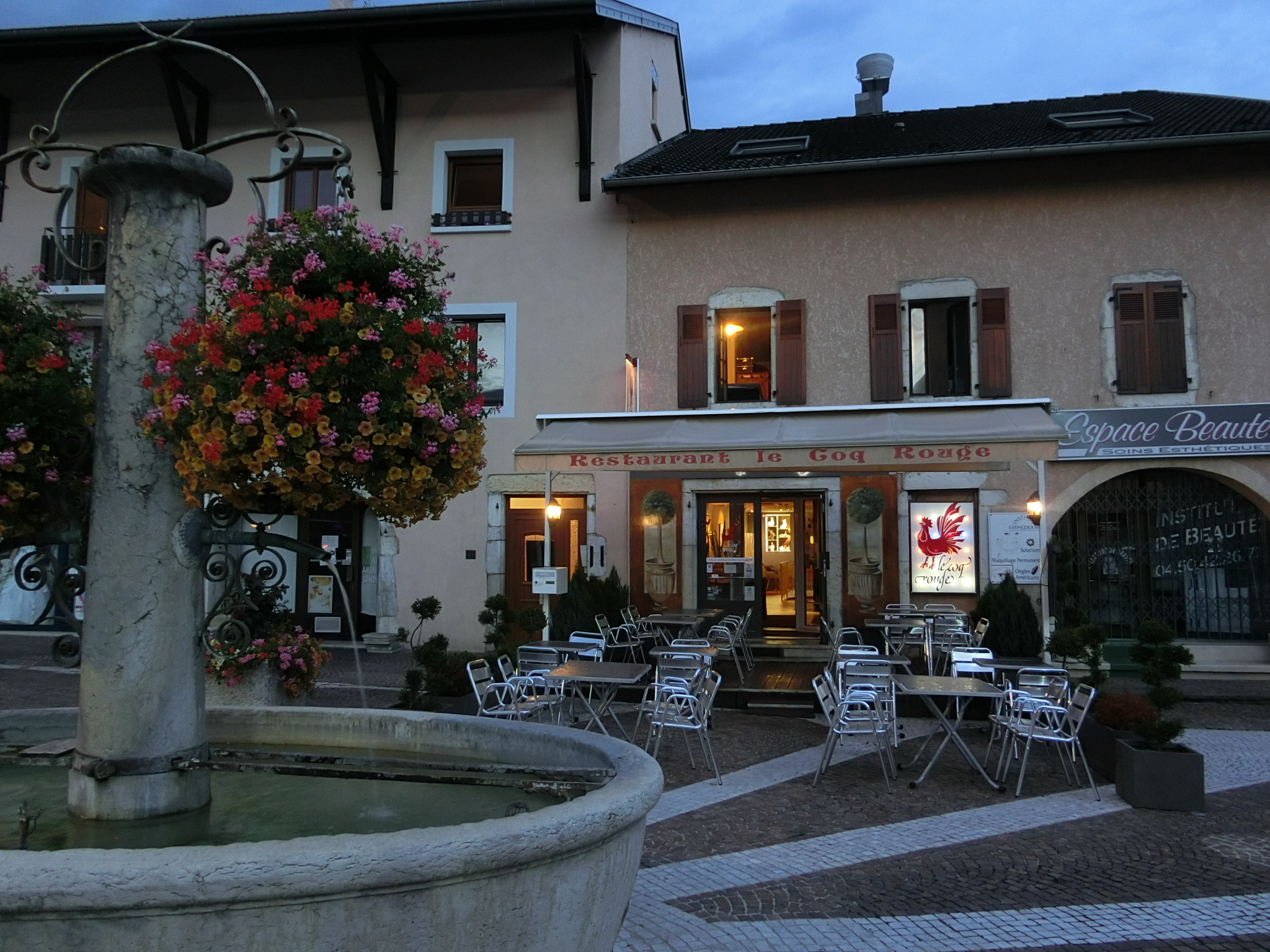 Le Coq Rouge - Restaurant à Saint-Genis-Pouilly